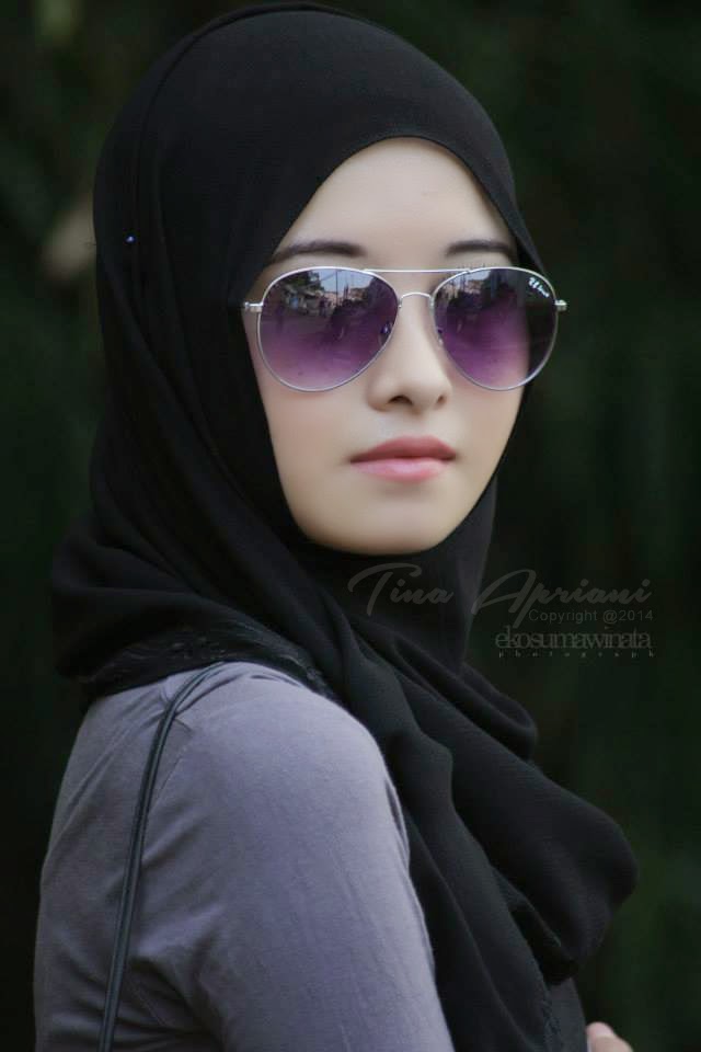 Kumpulan Foto Cewek Cantik Berjilbab Berkacamata Terbaru 2020 | Triviaries
