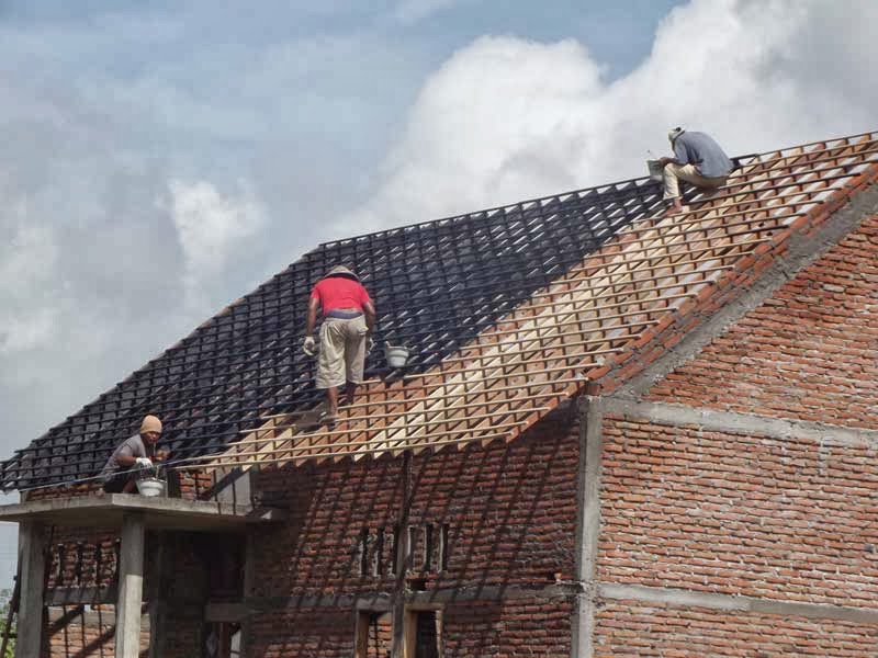 Pemasangan Usuk dan Reng untuk Atap | Kapling 147