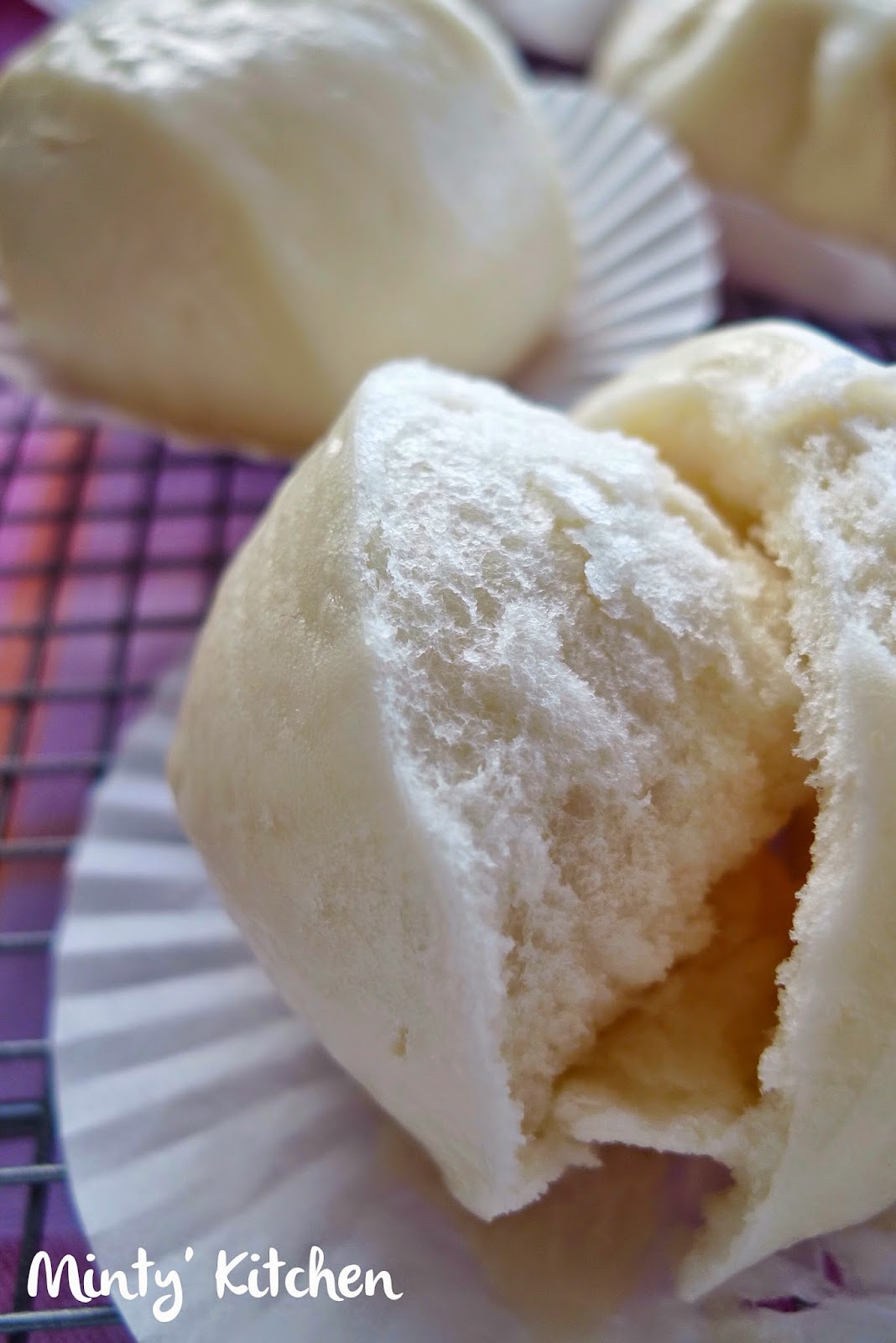 Minty's Kitchen: Steamed Roasted Pork Buns / Cha Siew Bao [叉烧包]