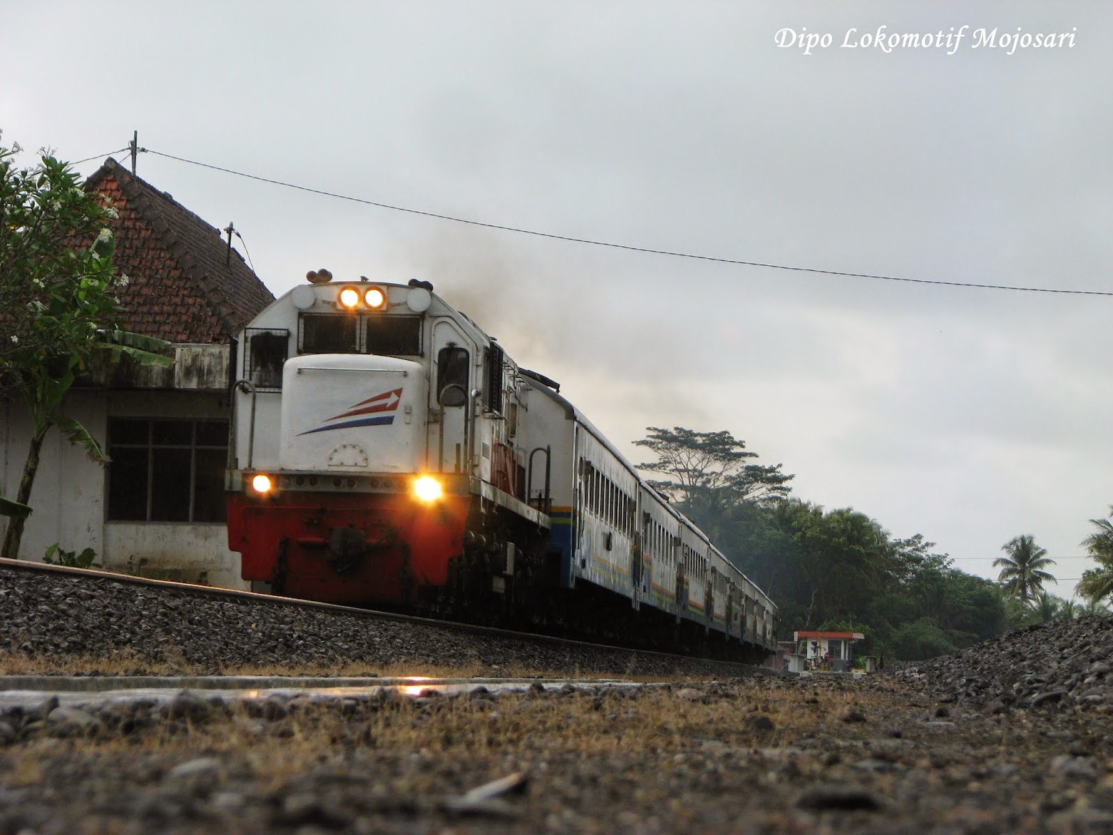 Kereta Api Indonesia: Rangkaian KA Fajar Utama Yogyakarta