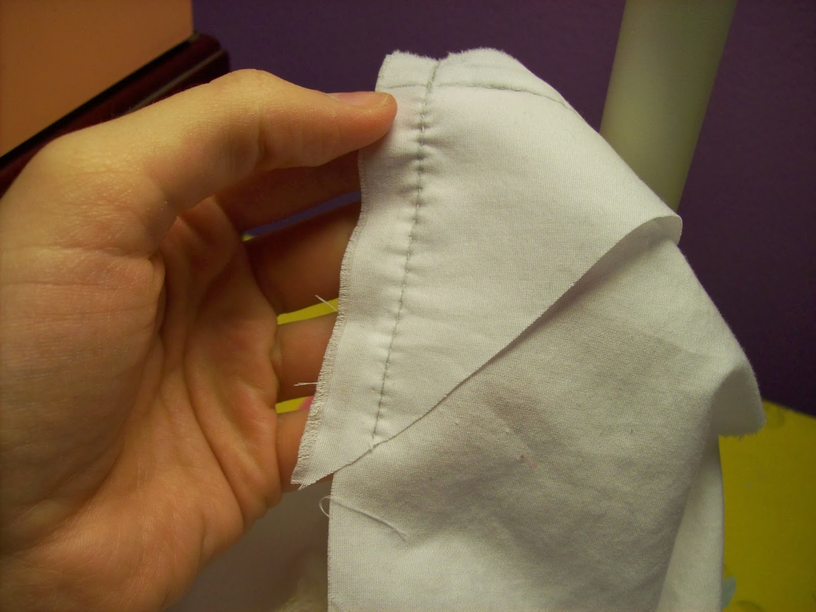 Inserting gussets on a chemise