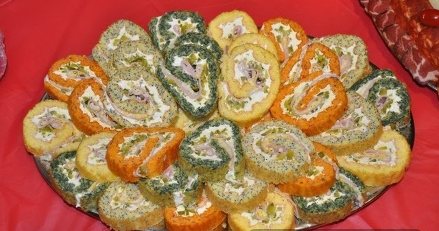 ŠARENI SLANI ROLAT...IMA DOSTA SLIČNIH RECEPATA ALI OVAJ JE NAJBOLJI ...