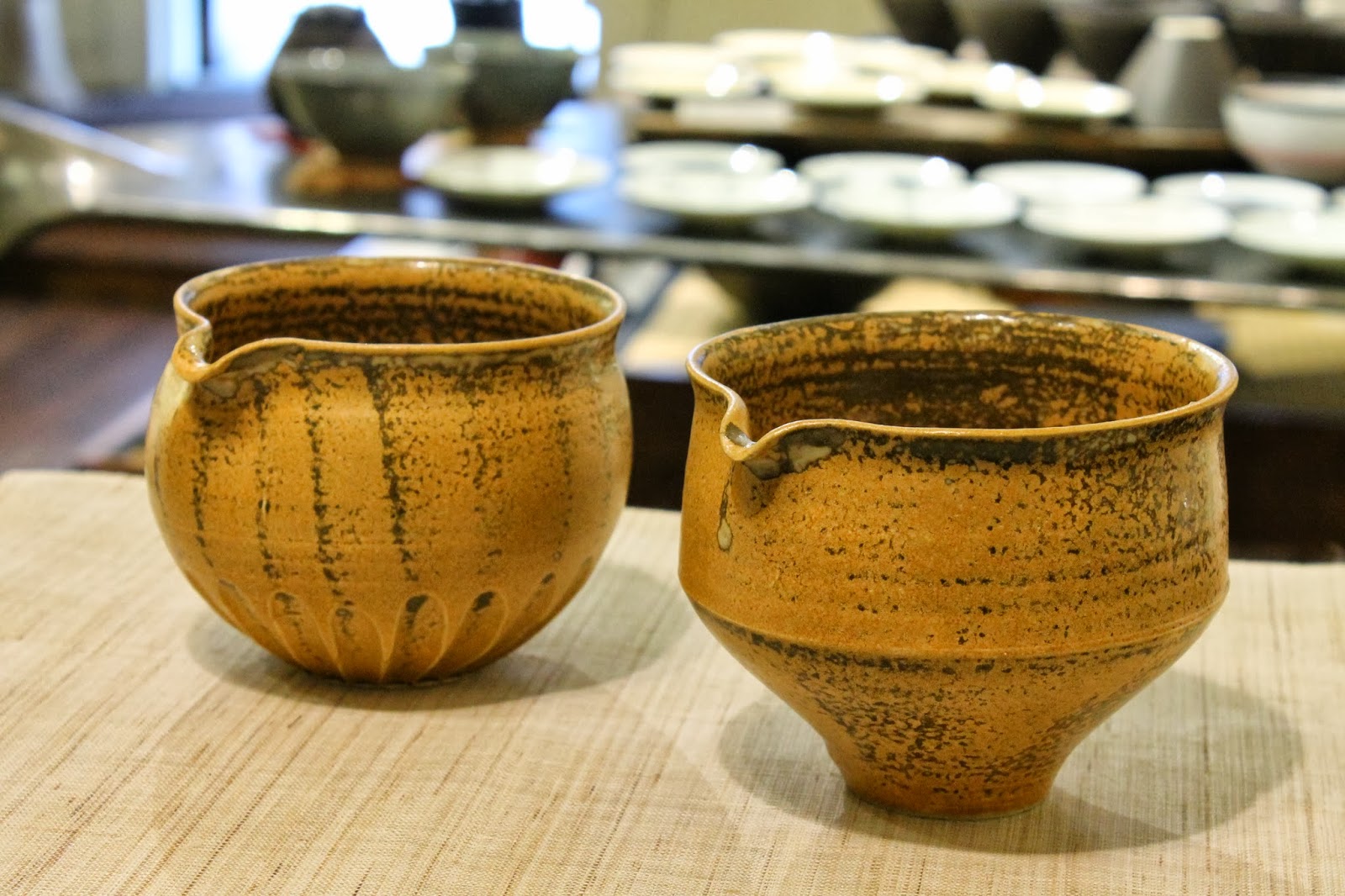 Sara Japanese Pottery: Spouted Bowl & Cups by Hanako Nakazato ...