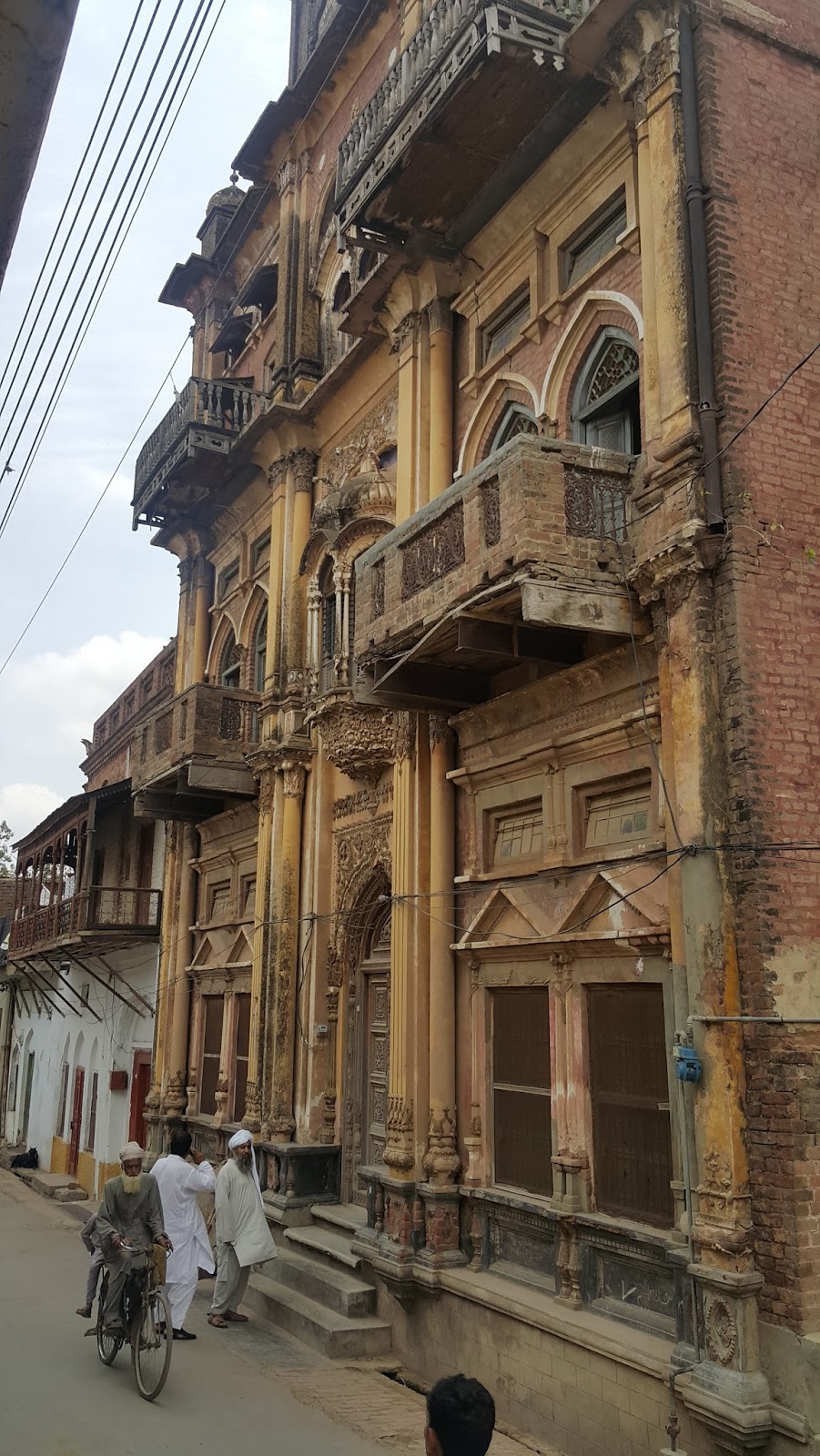 Pakistan Geotagging: Krishen Niwas in Miani, Pakistan.