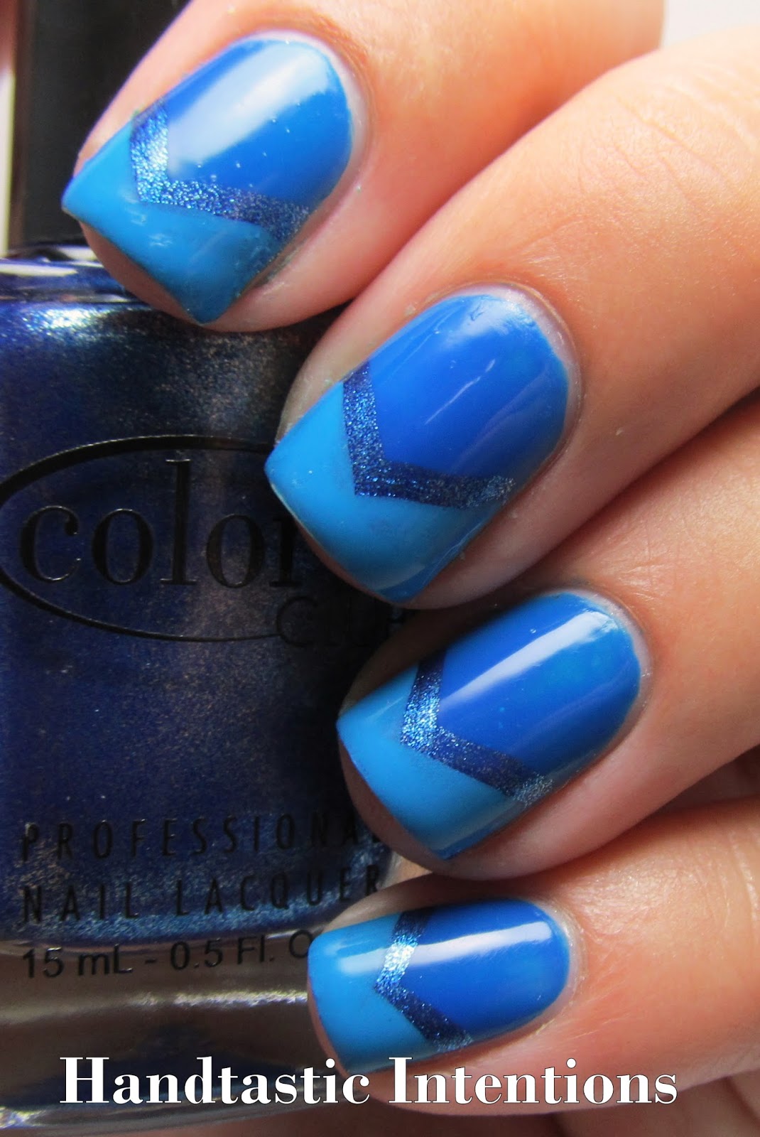 Handtastic Intentions: Nail Art: Blue Chevron Tips