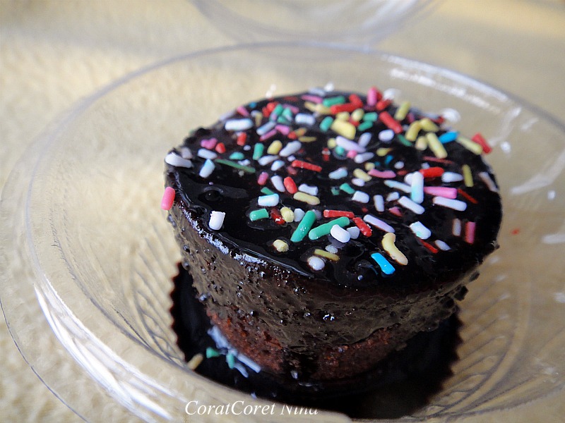 CoratCoret Nina: DoorGift My Mini Choc Moist Cake