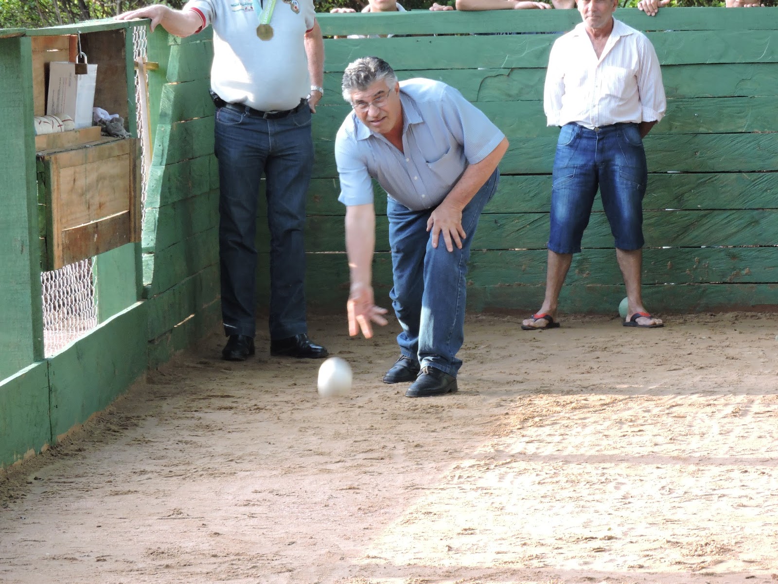 VOZ DO POVO ARAPOTI: INAUGURAÇÃO DA QUADRA DE BOCHA.