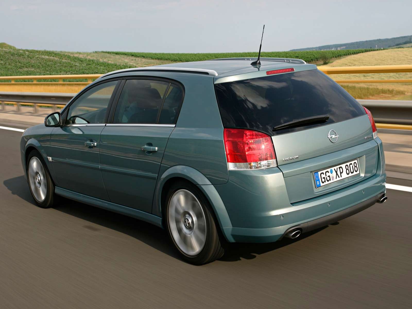 Car Pictures: Opel Signum 2006