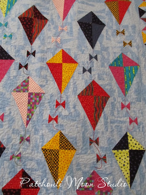 Patchouli Moon Studio: Let's Go Fly a Kite (a kite quilt that is)