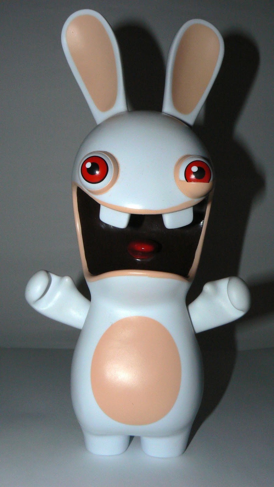 Dunny Addicts: Review: 12" Raving Rabbid 'Scream Edition' by Ubisoft