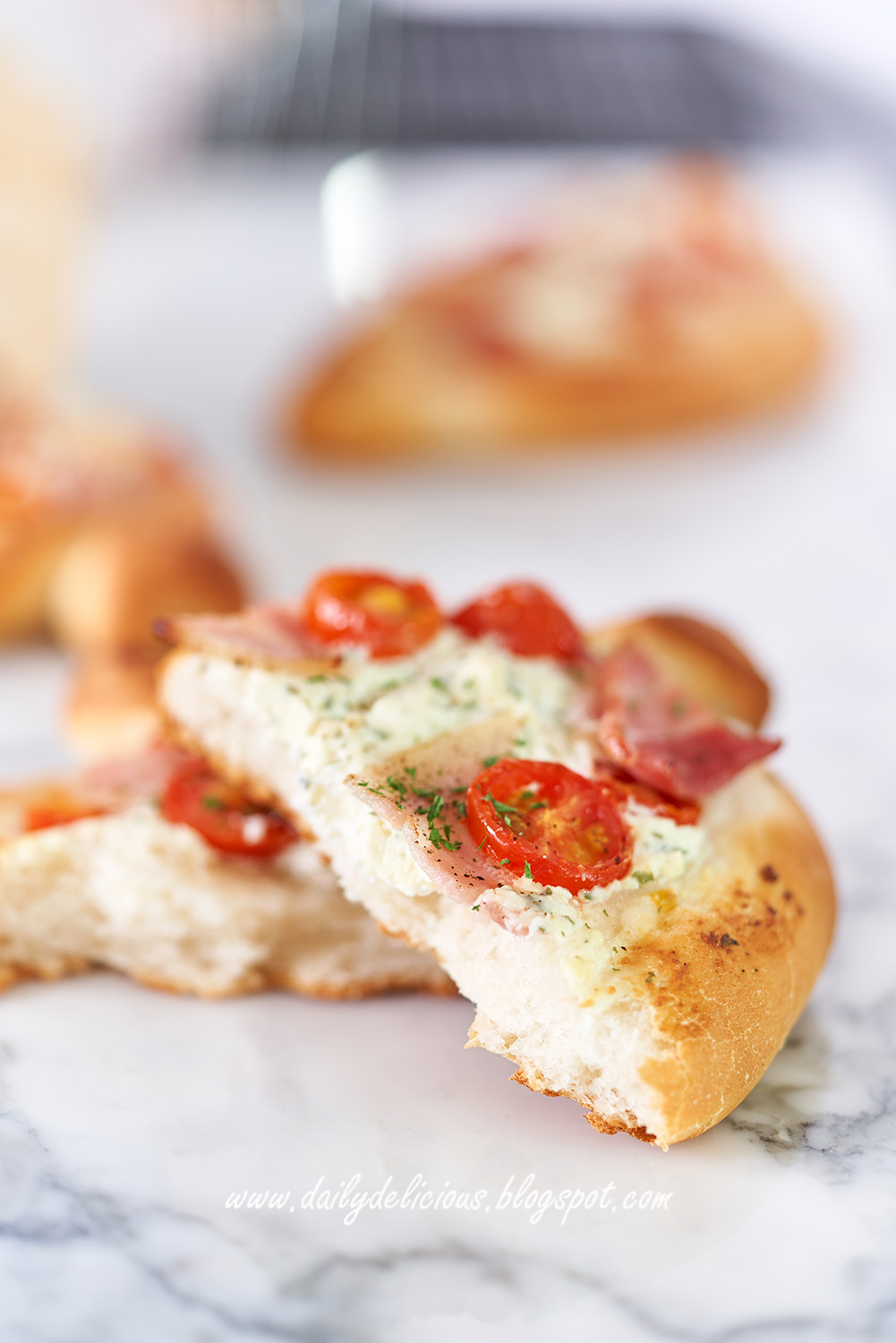 dailydelicious thai: ขนมปังพิเด้: Breakfast Yogurt Feta Pide