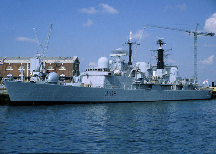 SI VIS PACEM, PARA BELLUM: La HMS Cardiff (D108) cacciatorpediniere ...