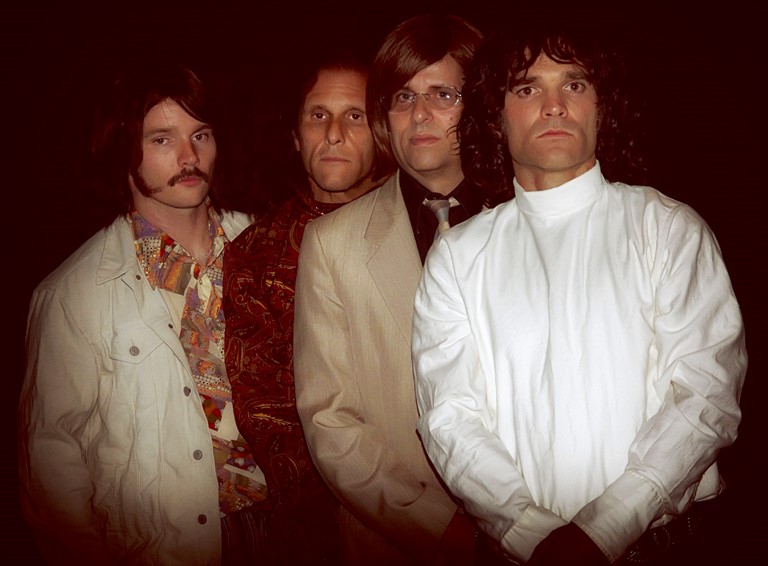 Banda cover oficial do The Doors se apresenta em São Paulo