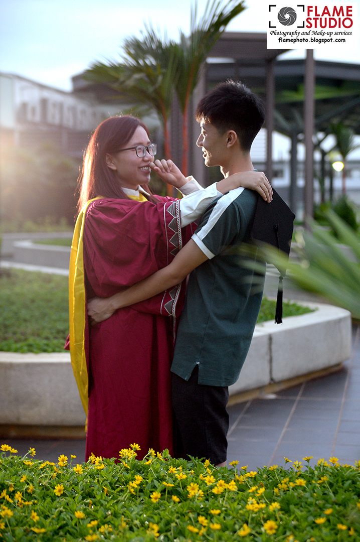 Flame Graduation Photography Studio: Graduation Convocation Family ...