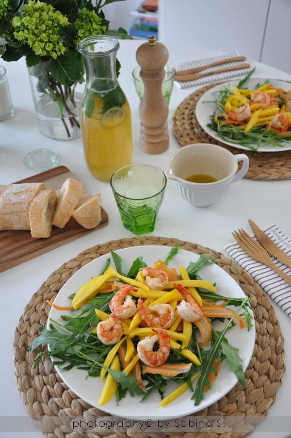 Due bionde in cucina: Insalata con mango e gamberi