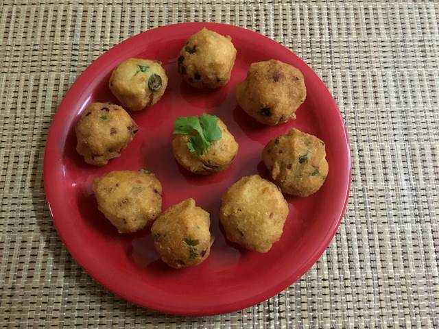 Kara Vadai | Pattani Paruppu (Yellow Split Peas) Bonda