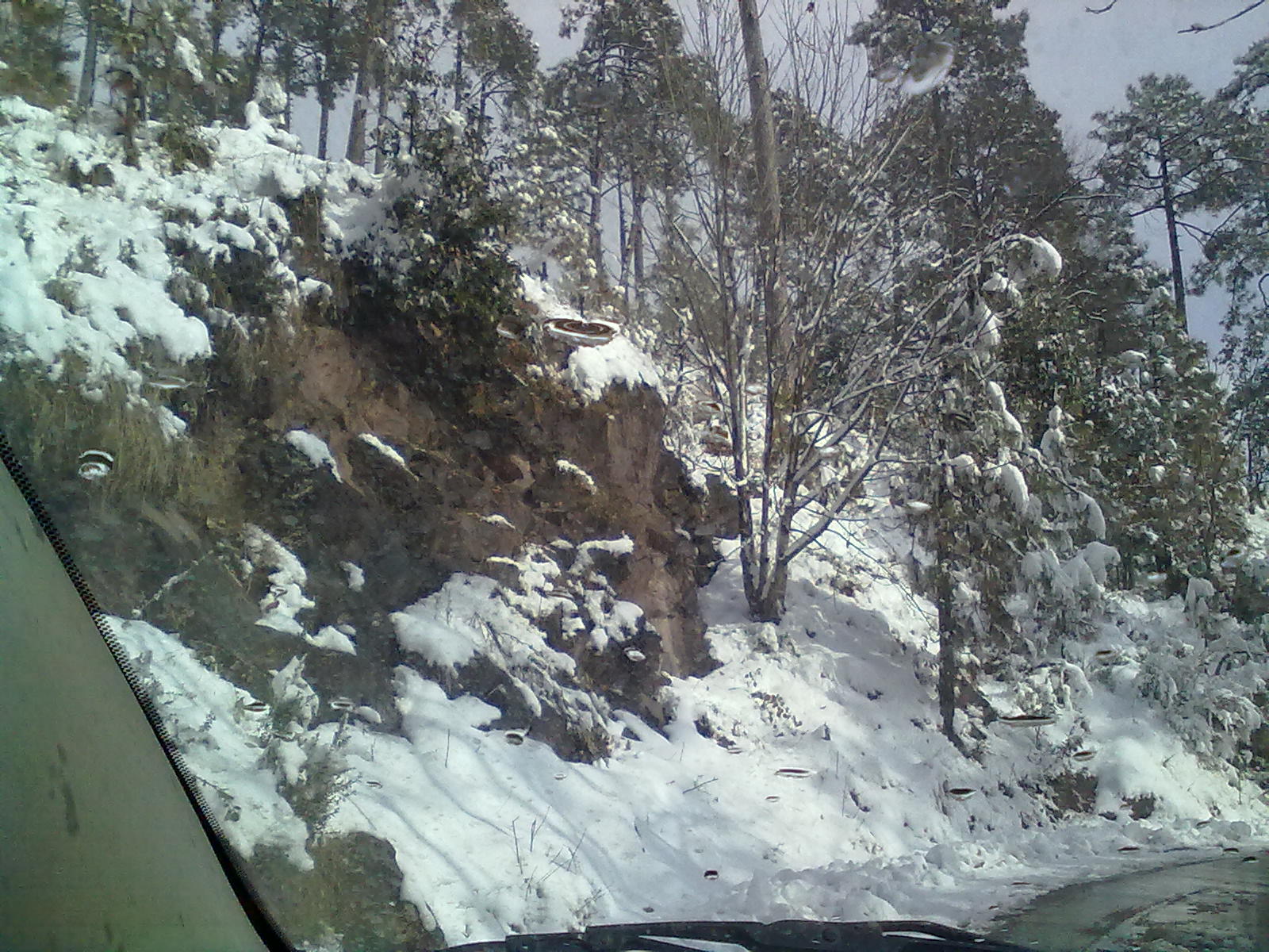 Murree Heaven On Earth: Snow Falling........Murree