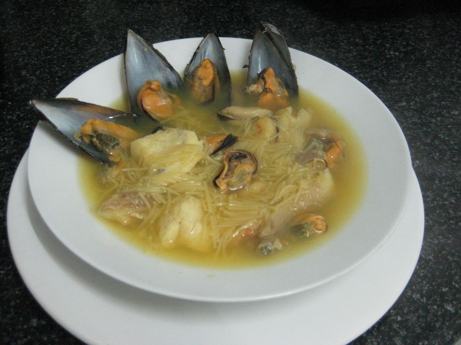 LAS RECETAS DE MAMA ROSA: Sopa de fideos con marisco y pescado