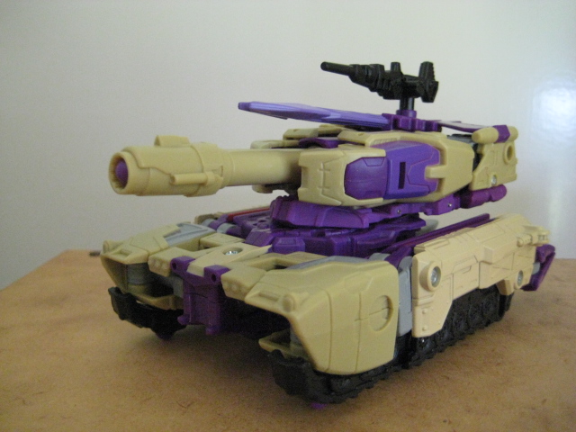 ChCse's blog: Toy Review: Transformers Generations Blitzwing