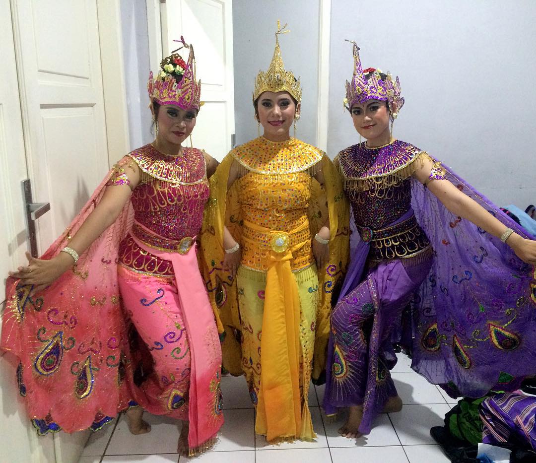 " SANGGAR NUSANTARA DOT COM " | Jakarta: SEWA BAJU TARI SUNDA DI ...