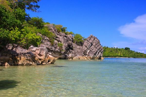 Amazing Tourist Spots of CamSur: Some of Caramoan's Pride