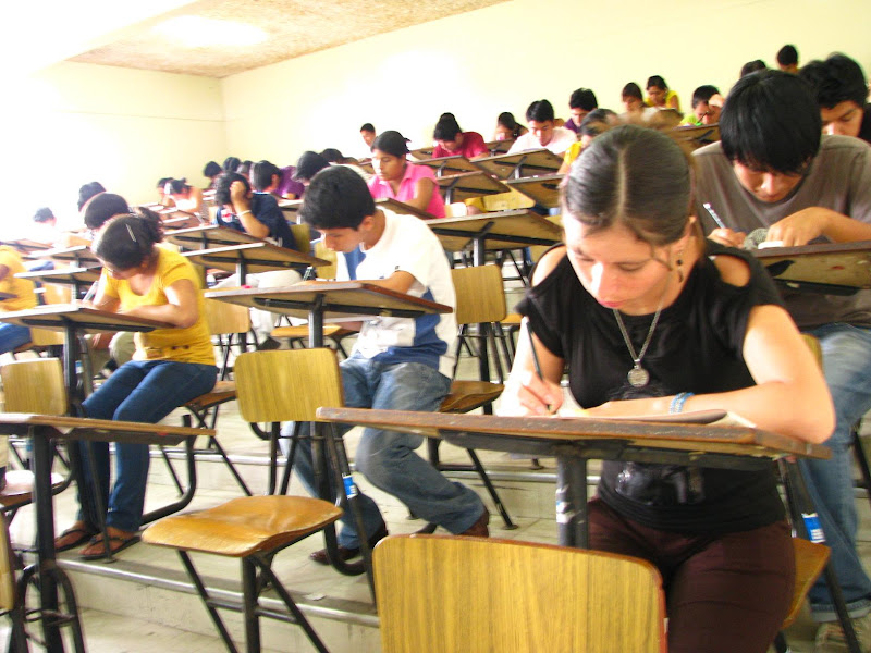 Notas de Prensa: Con 3 mil postulantes se realizó examen de Ciencias en UNT