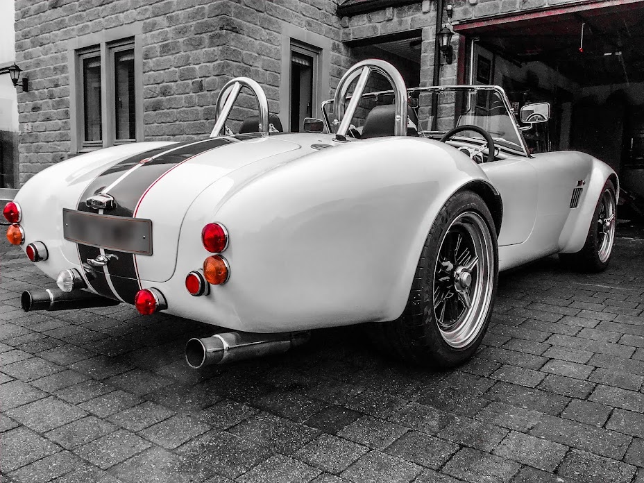 Building a Gardner Douglas 427 AC Cobra replica classic sports car ...