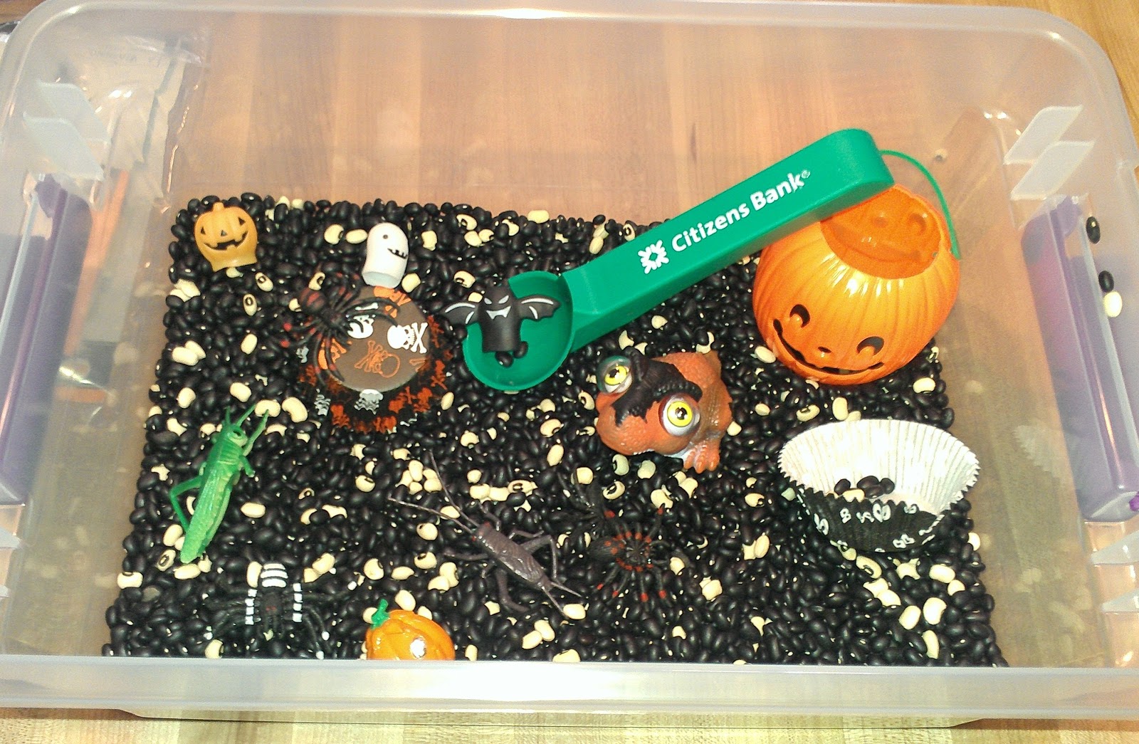Adventures of a Modern Hippie: Halloween Sensory Box