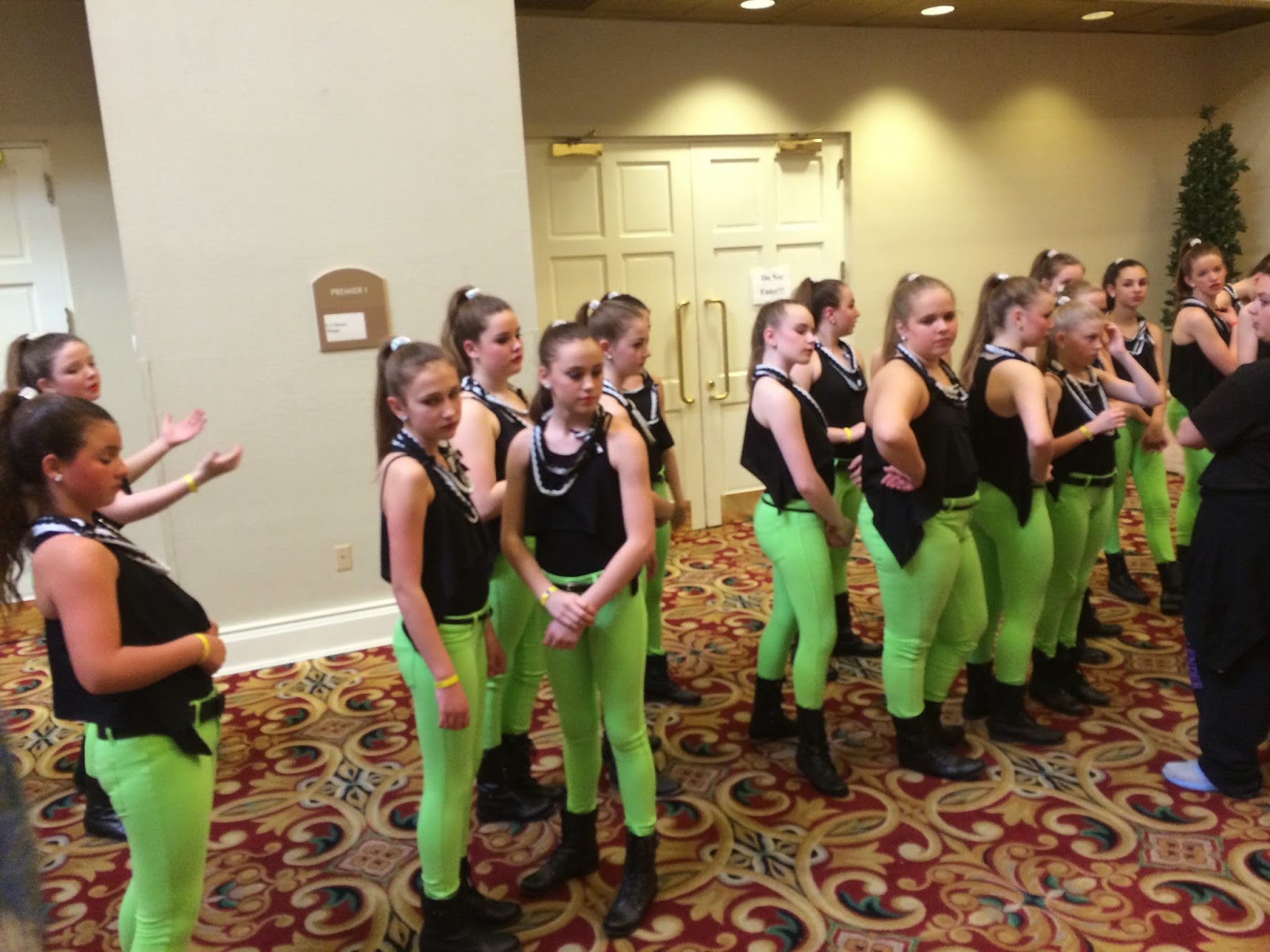 Mojoy: More...Dancing competition!