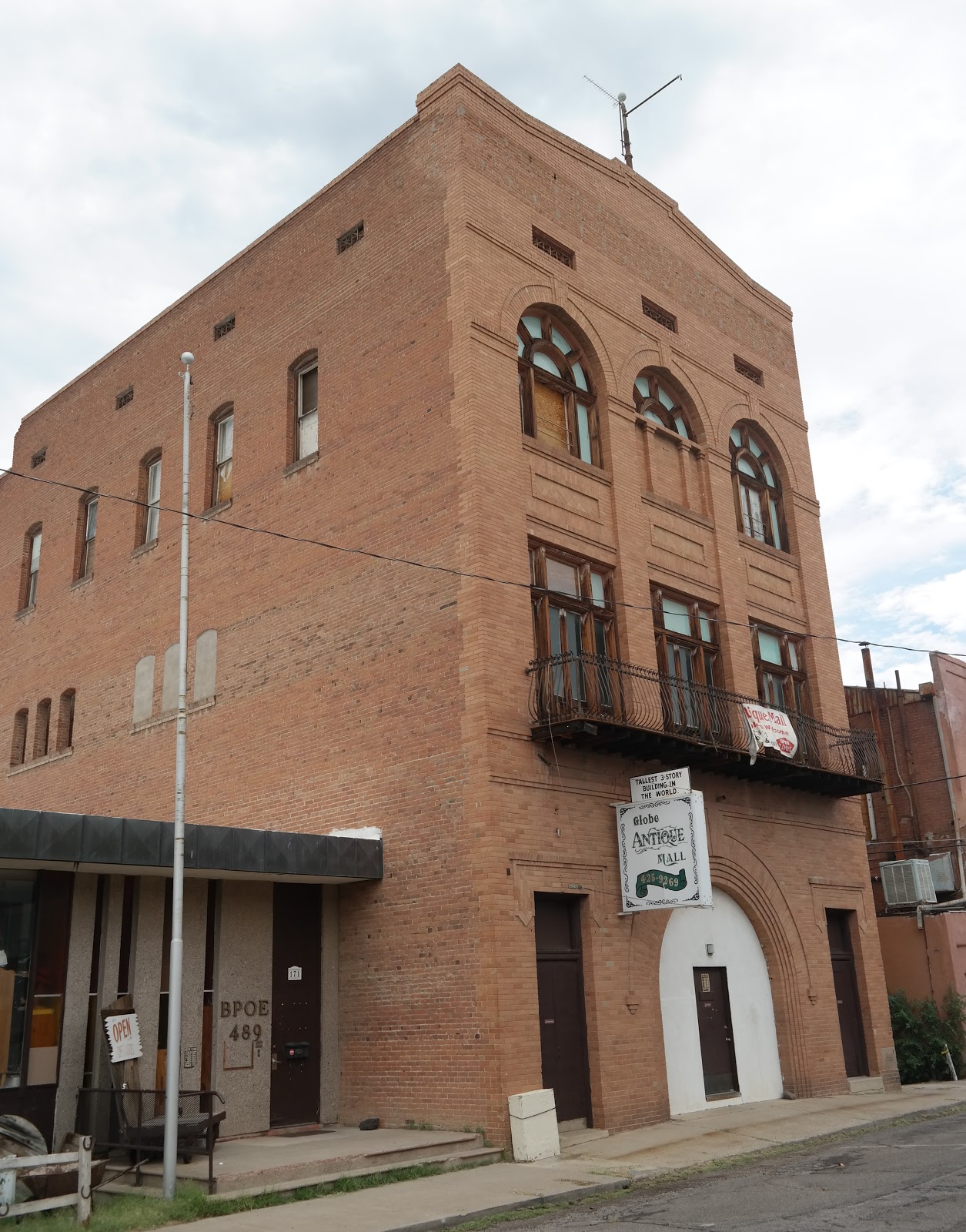 World's Tallest 3 Story Building