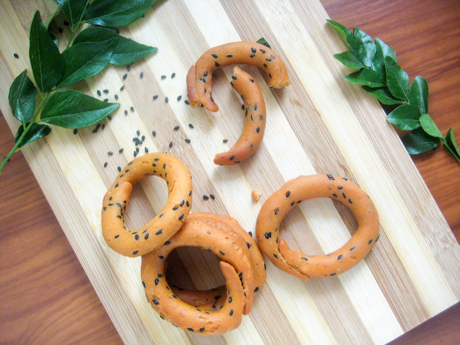 madhuri's kitchen: Kodubale Recipe / Chegodilu with hyacinth beans ...