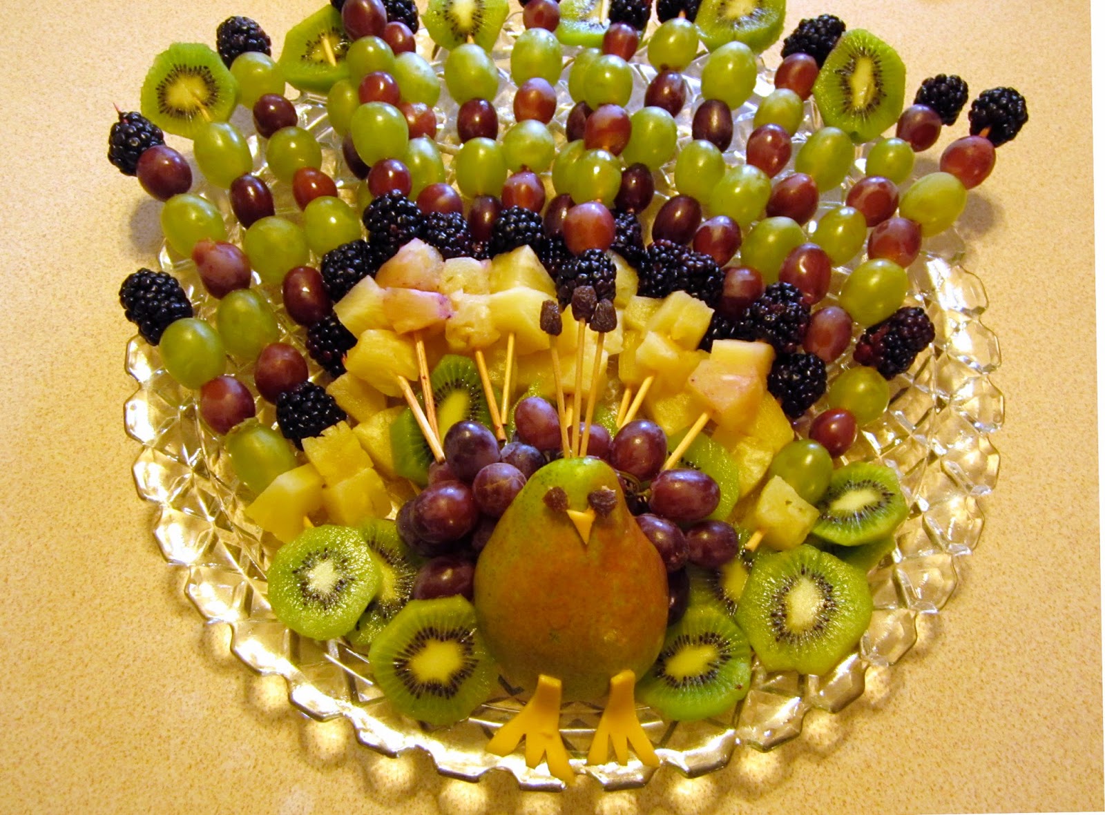 IMG_4198.JPG 1,600×1,181 pixels | Peacock party, Vegetable tray, Food