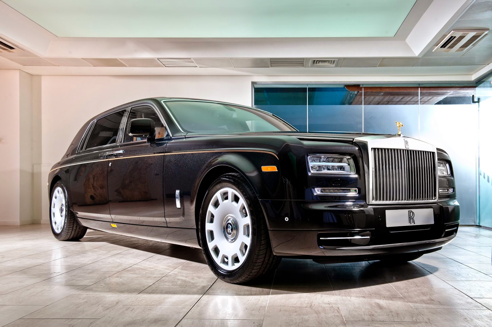 Rolls Royce Ghost Series I | The Car Club