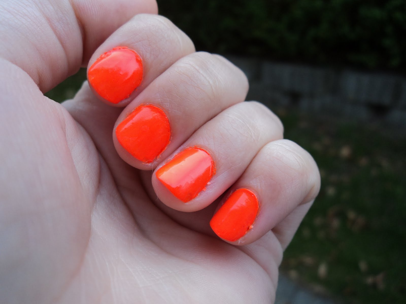 Painting my nails: NEON! NOTD: Models Own - Fluro' Orange