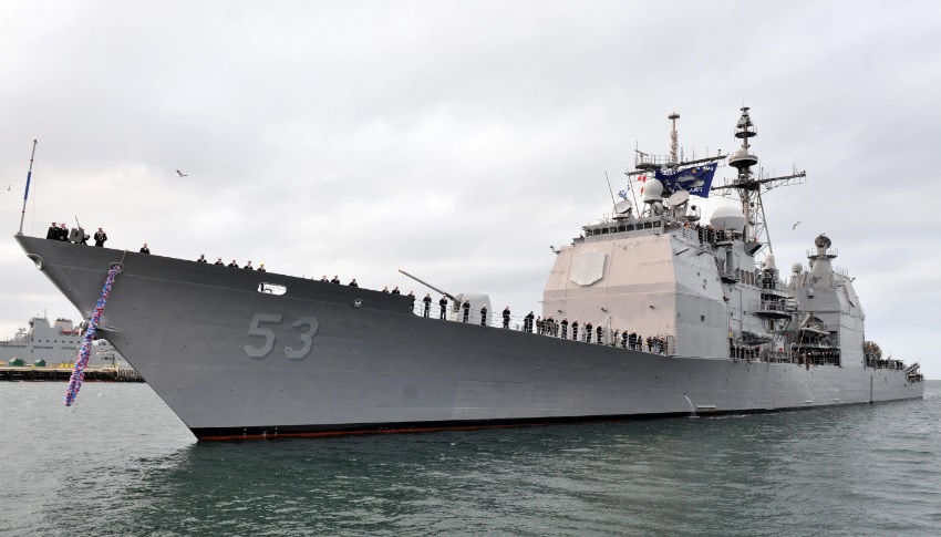 El poderoso crucero de ataque USS Mobile Bay de la Armada de los ...