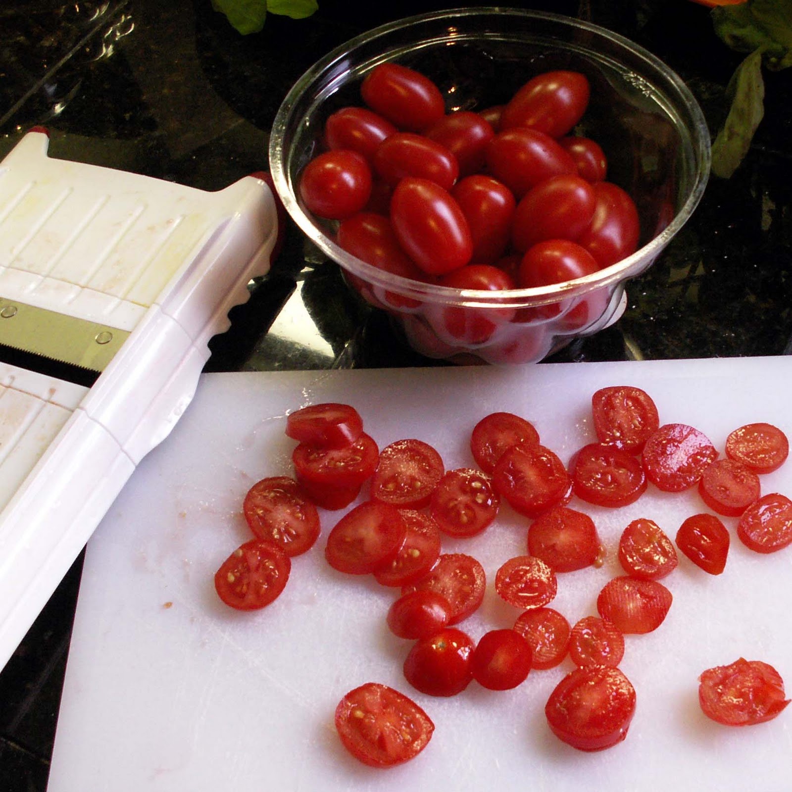 Mom, What's For Dinner?: Tomato & Basil Pesto Canape
