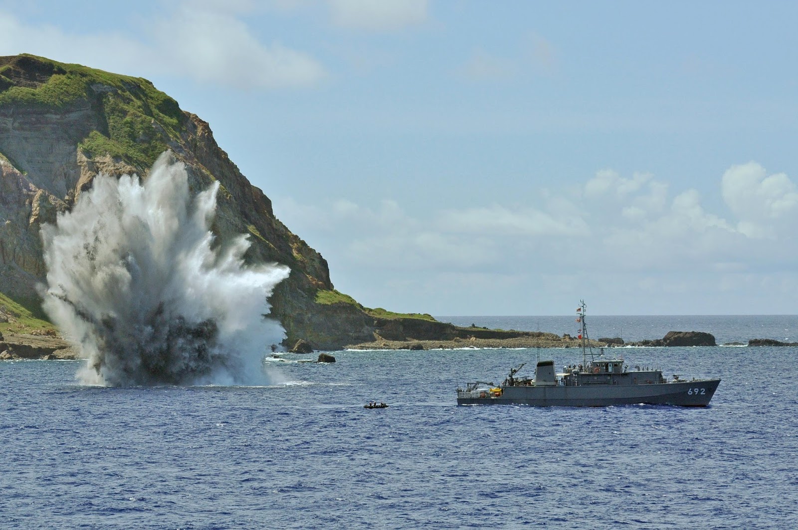 Japan Maritime Self-Defense Force (JMSDF) Conducts Sea Mine Sweeping ...
