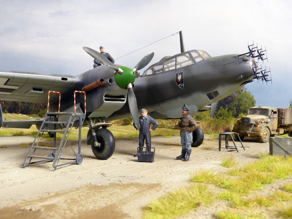 FalkeEins - the Luftwaffe blog: 48th scale ICM Dornier Do 215 by Andy Dyck