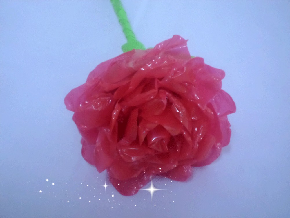 Flores e Flores: Rosa de Plástico Reciclado