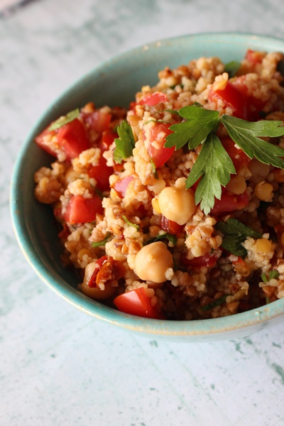 Ági főz: Bulgur saláta csicseriborsóval és petrezselyemmel