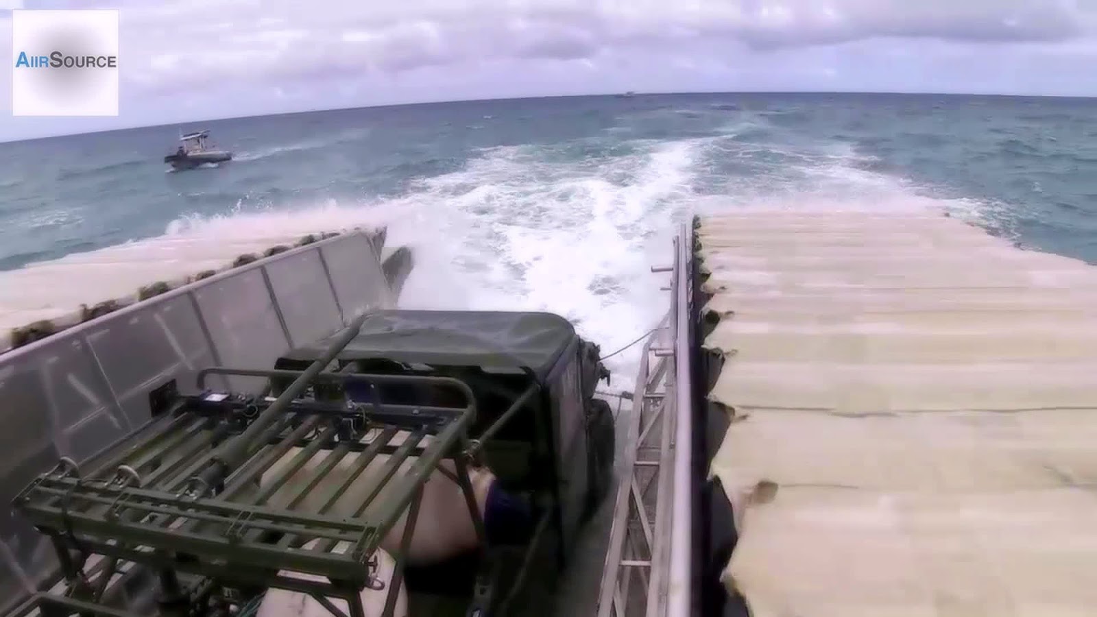 ΕΛΛΗΝΕΣ ΒΑΤΡΑΧΑΝΘΡΩΠΟΙ: Marines Test UHAC Heavy Lift Amphibious Landing ...