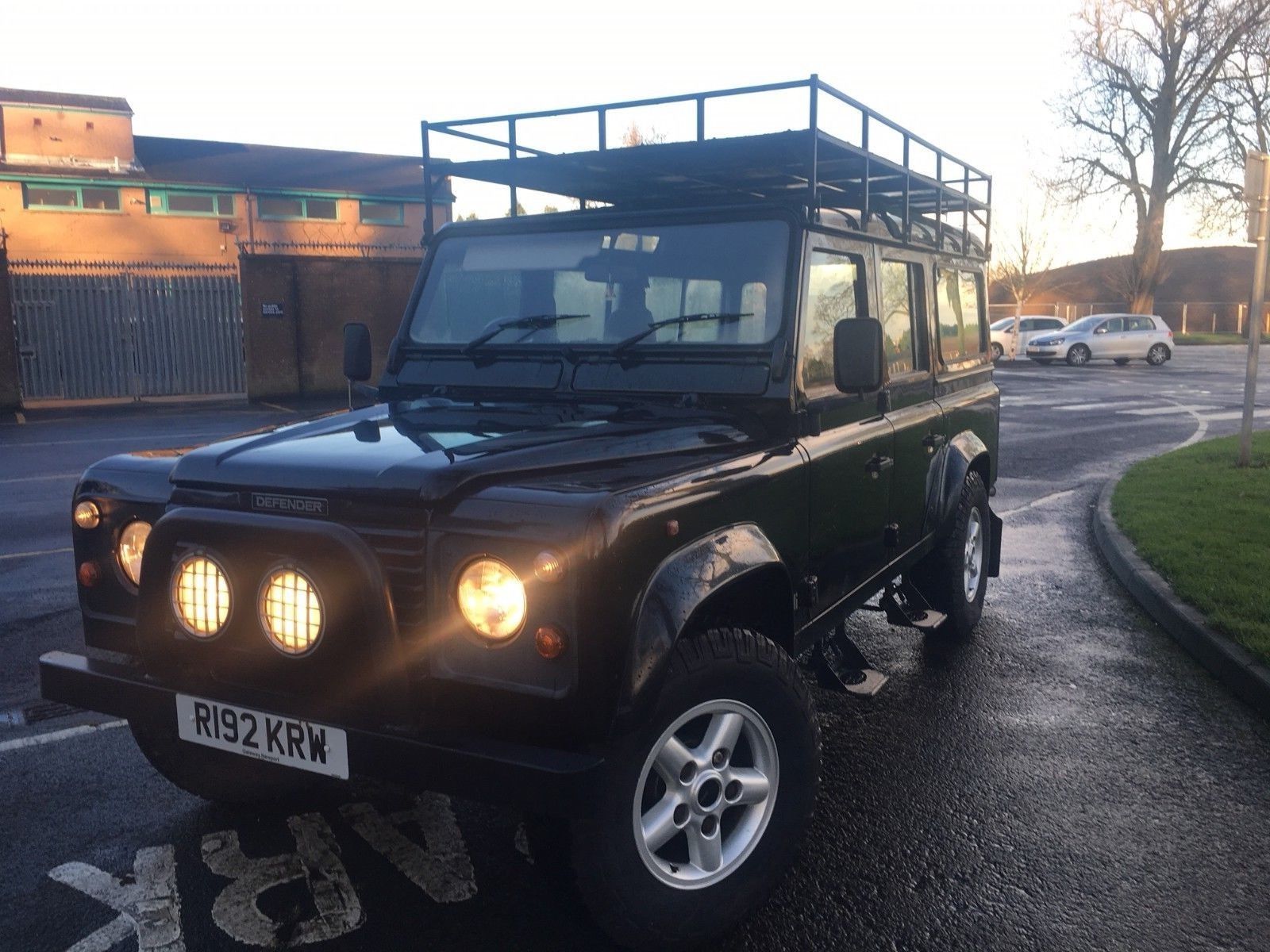Landrover Defender: Land Rover Defender 110 Country SWTDI / 12 seats