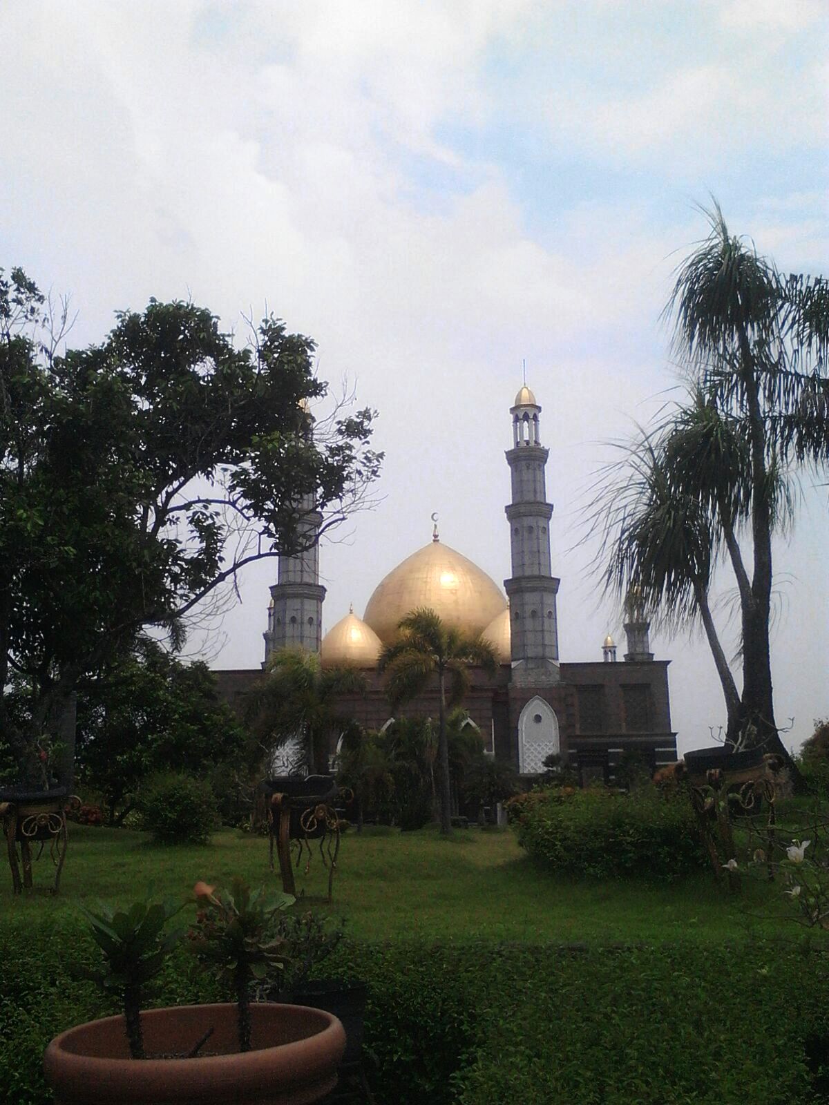 Masjid Kubah Emas Dian Al Mahri, Nuansa Keindahan dalam Ketaqwaan ...