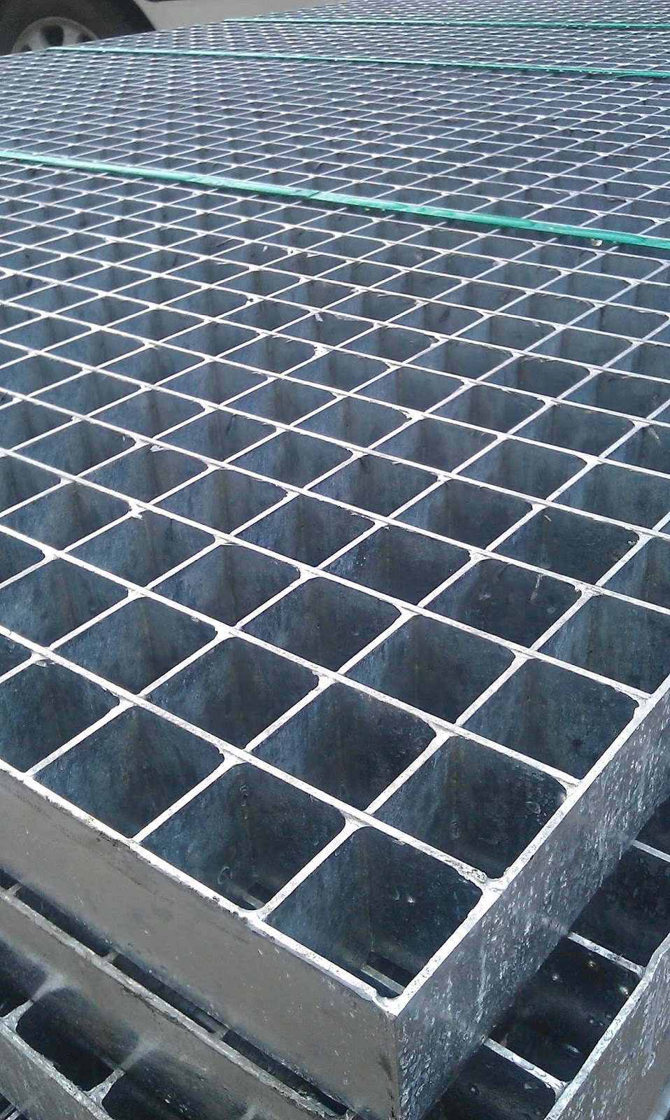 gratare metalice zincate: TREPTE GRATAR METALICE MODELE