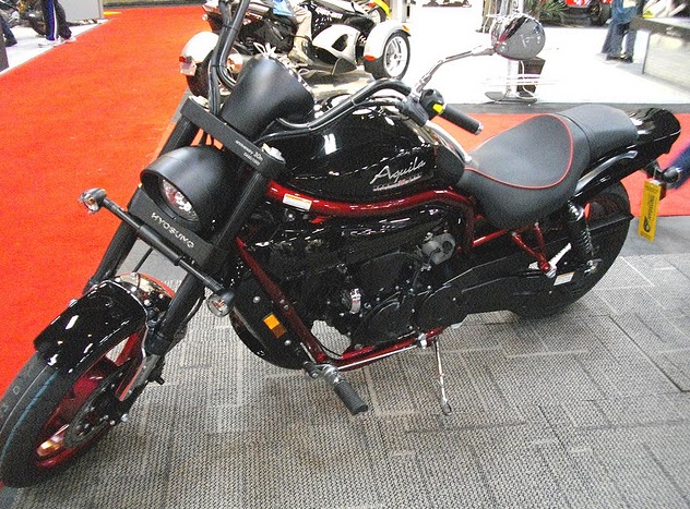 .: Kasinski (Hyosung) Mirage 650 Preta, Quadro vermelho