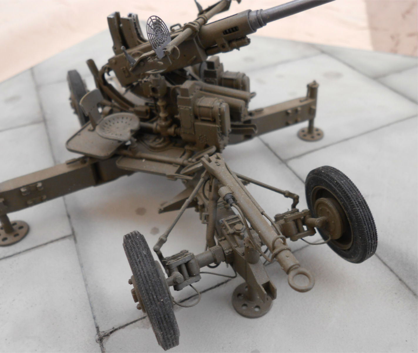 Le canon AB Bofors 40 mm AA Mk 1.