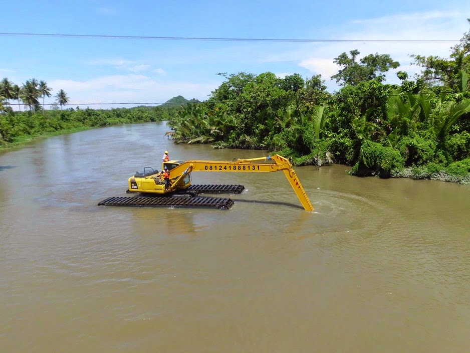 EXCAVATOR PAPUA: EXCAVATOR PAPUA AMFIBI SWAMP BACKHOE