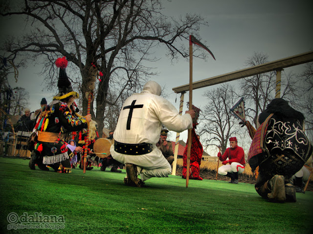 Photographis: Romanian Winter Traditions / Traditii Romanesti