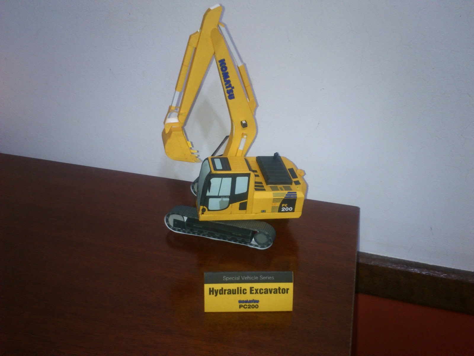 Meu Mundo de Papel - Modelos Papercraft: Escavadeira e Monumento ...