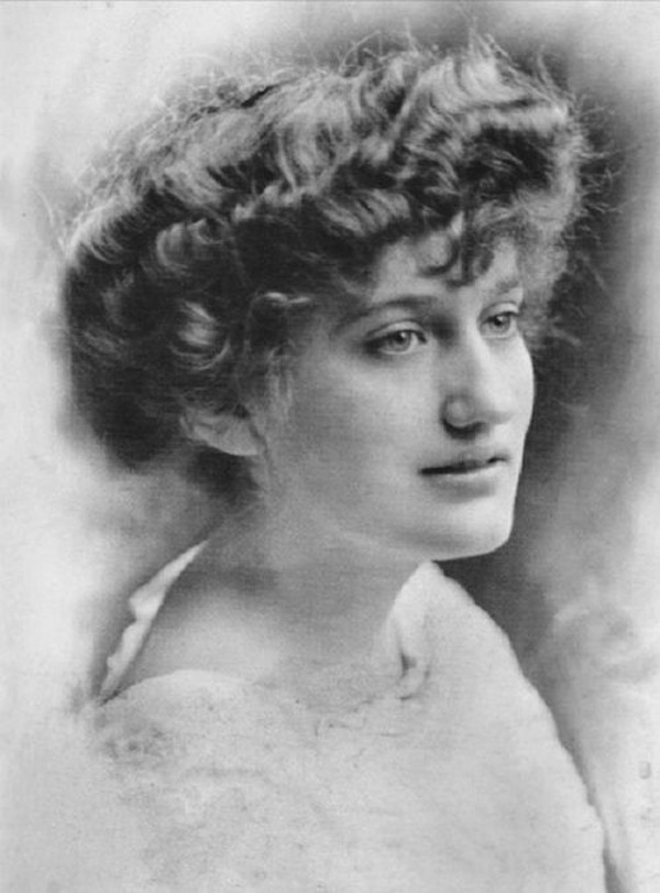 VINTAGE PHOTOGRAPHY: Edith Bouvier Beale